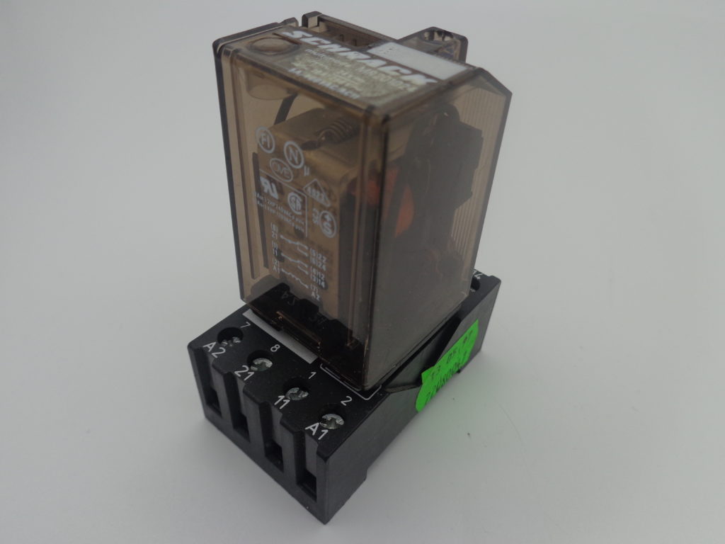 Schrack MR201024 Relais Mit Sockel - Michl's Onlineshop OG